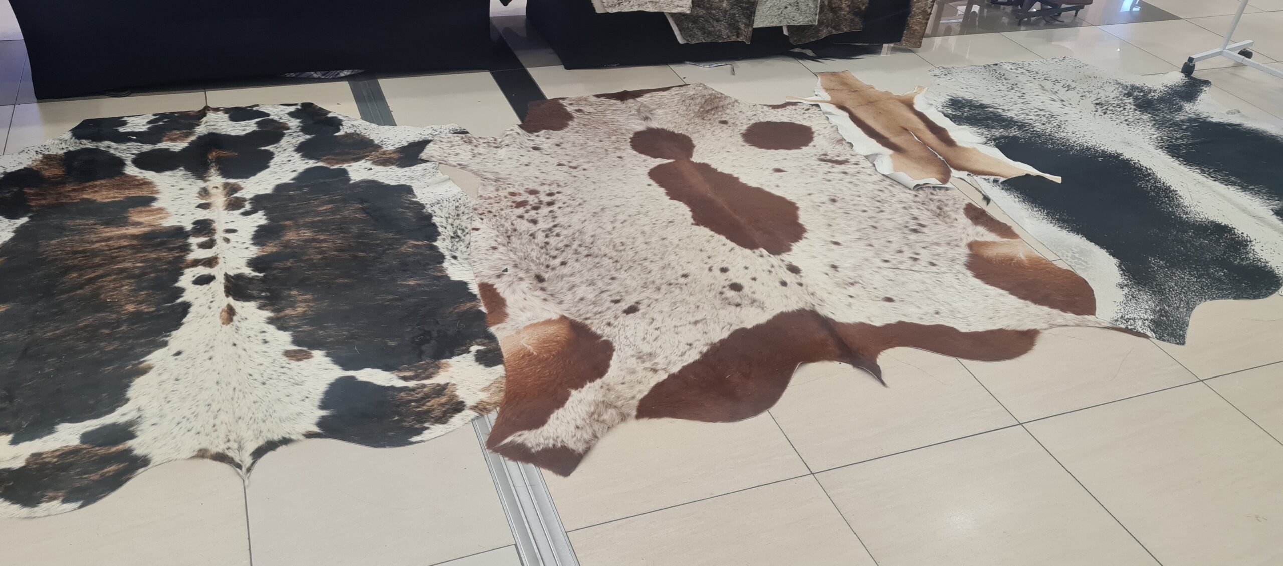 ANIMAL SKIN RUGS - Flora & Decor